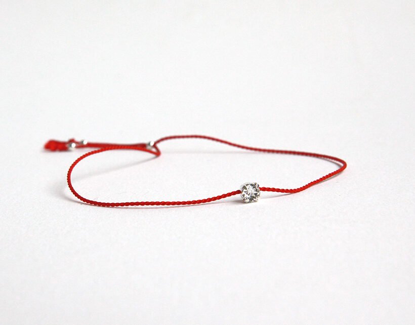 Raudono siūlo apyrankė | SPINDI - Laukės fabrikėlis